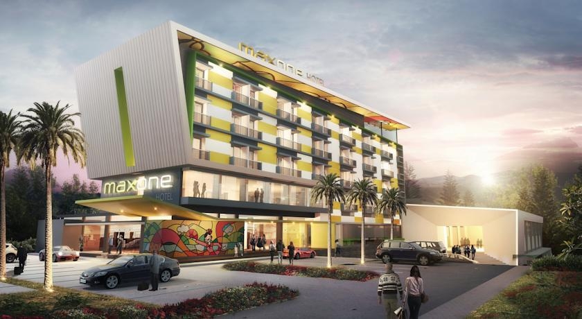 MAXONE HOTELS – QGolf Asia